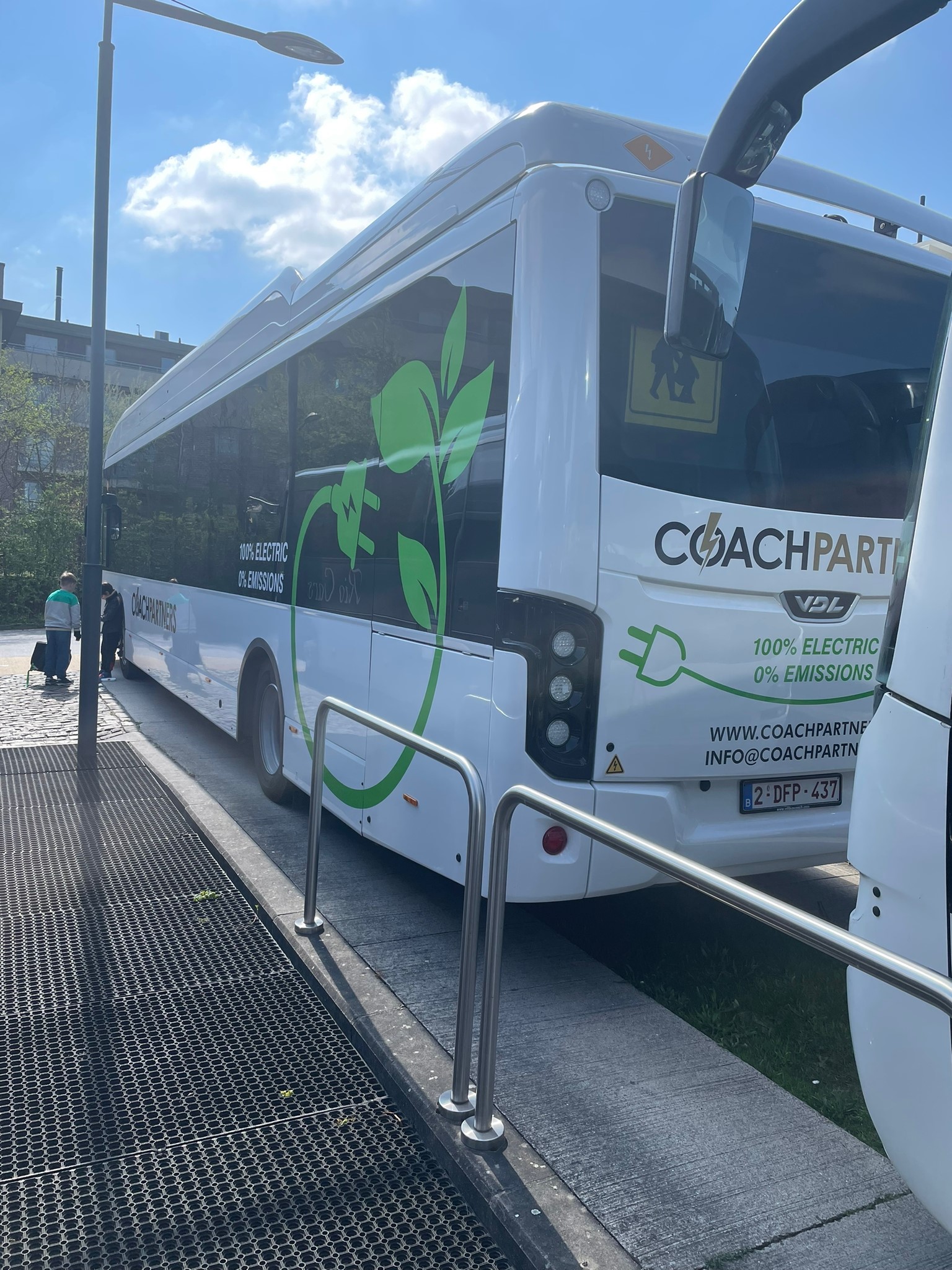 Le premier bus électrique est arrivé ! – APEEE – EEB2 – Woluwe & Evere