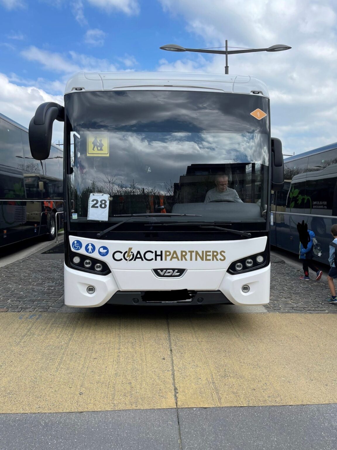 Le premier bus électrique est arrivé ! – APEEE – EEB2 – Woluwe & Evere